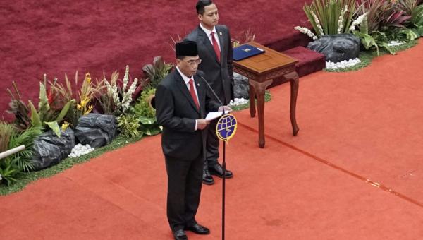 LANTIK STAFF AHLI BIDANG EKONOMI KAWASAN DAN KEMITRAAN PERHUBUNGAN ... LANTIK STAFF AHLI BIDANG EKONOMI KAWASAN DAN KEMITRAAN PERHUBUNGAN ...